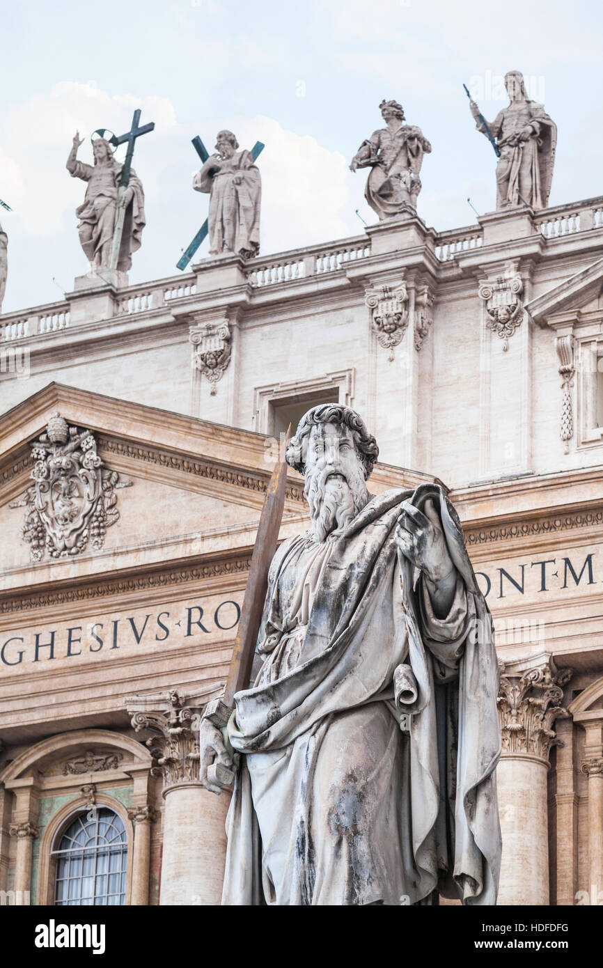 Apostle paul sculpture hi-res stock photography and images - Alamy