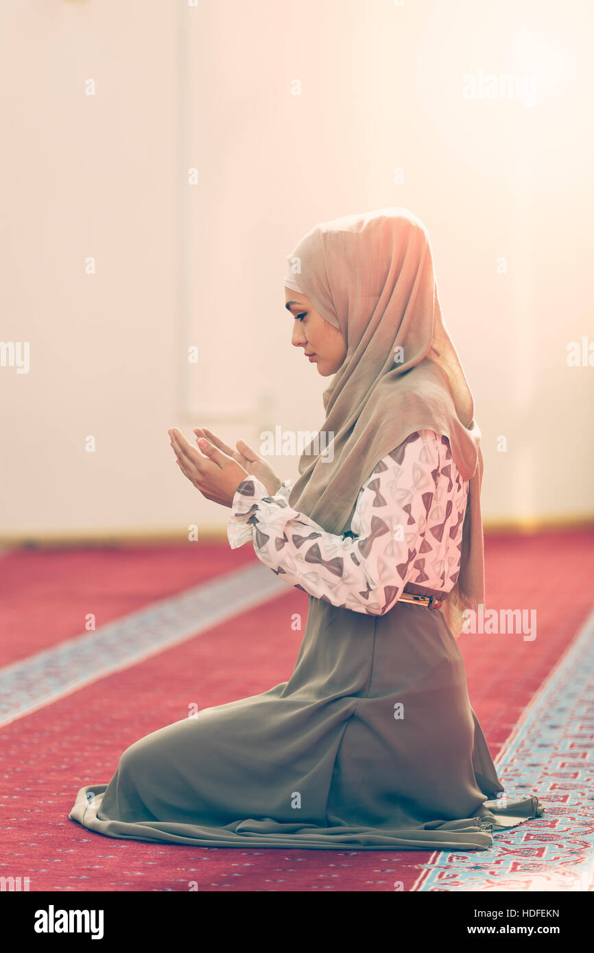 Young beautiful Muslim Woman Praying In Mosque Stock Photo - Alamy