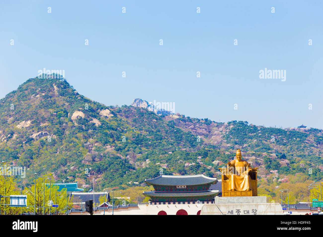Gyeongbokgung palace statue hi-res stock photography and images - Alamy