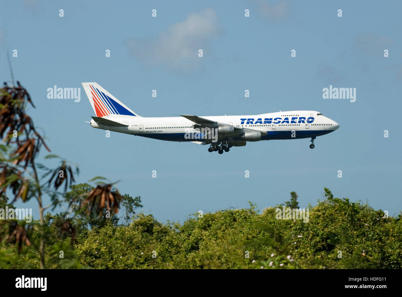 Boeing 747 lands hi-res stock photography and images - Alamy