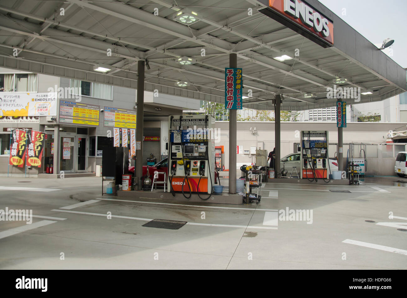 Japanese people drive car go to fill oil in petrol station at Shinjuku ...