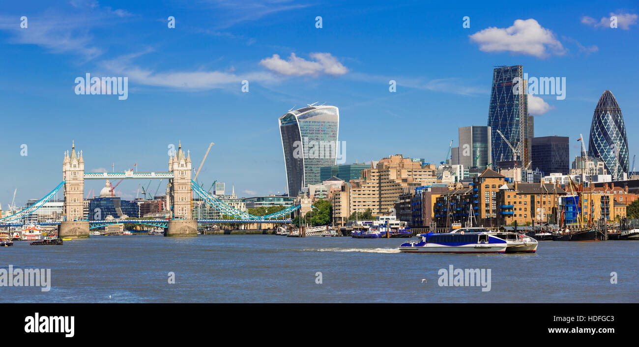 London tower hi-res stock photography and images - Alamy