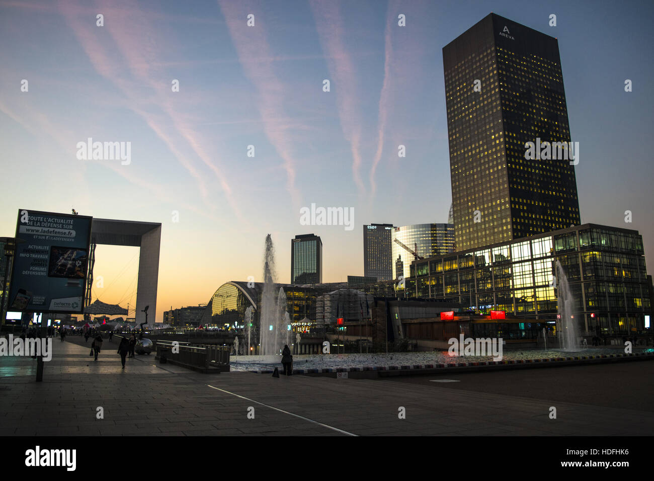 Paris la defense great la hi-res stock photography and images - Alamy