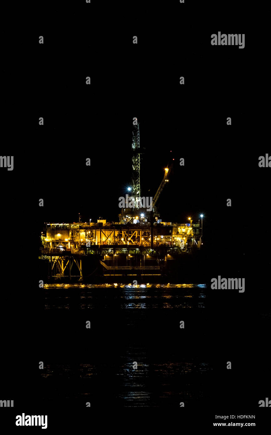Drilling rig night hi-res stock photography and images - Alamy
