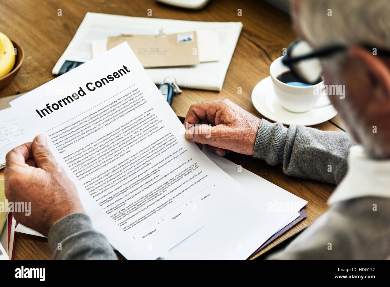Informed consent hi-res stock photography and images - Alamy