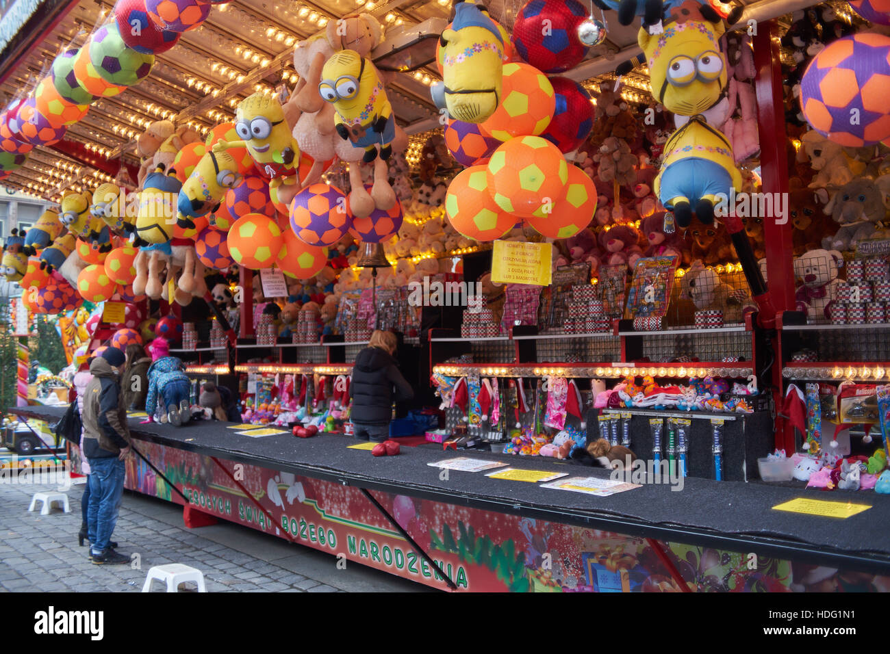 Toys stall hi-res stock photography and images - Alamy