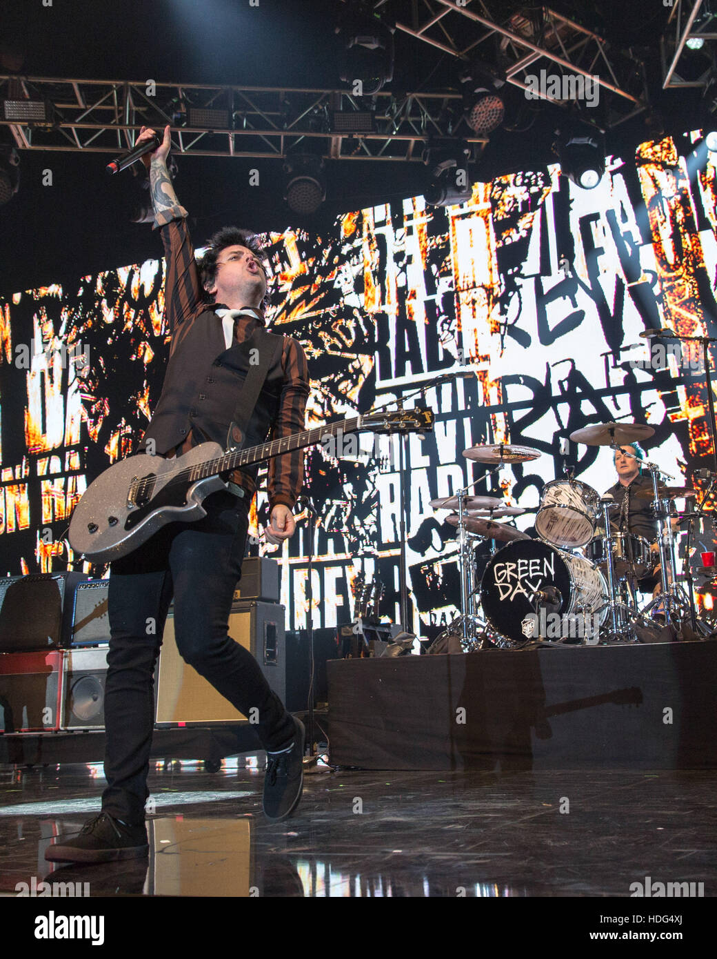 Inglewood, California, USA. 11th Dec, 2016. BILLIE JOE ARMSTRONG and ...
