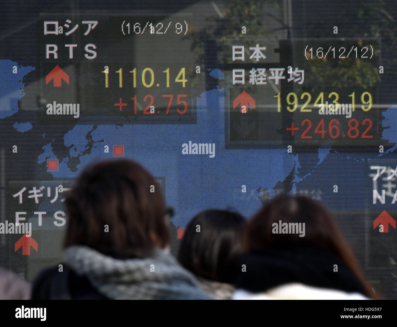 Tokyo, Japan. 12th Dec, 2016. Tokyo stocks rise Monday morning on ...