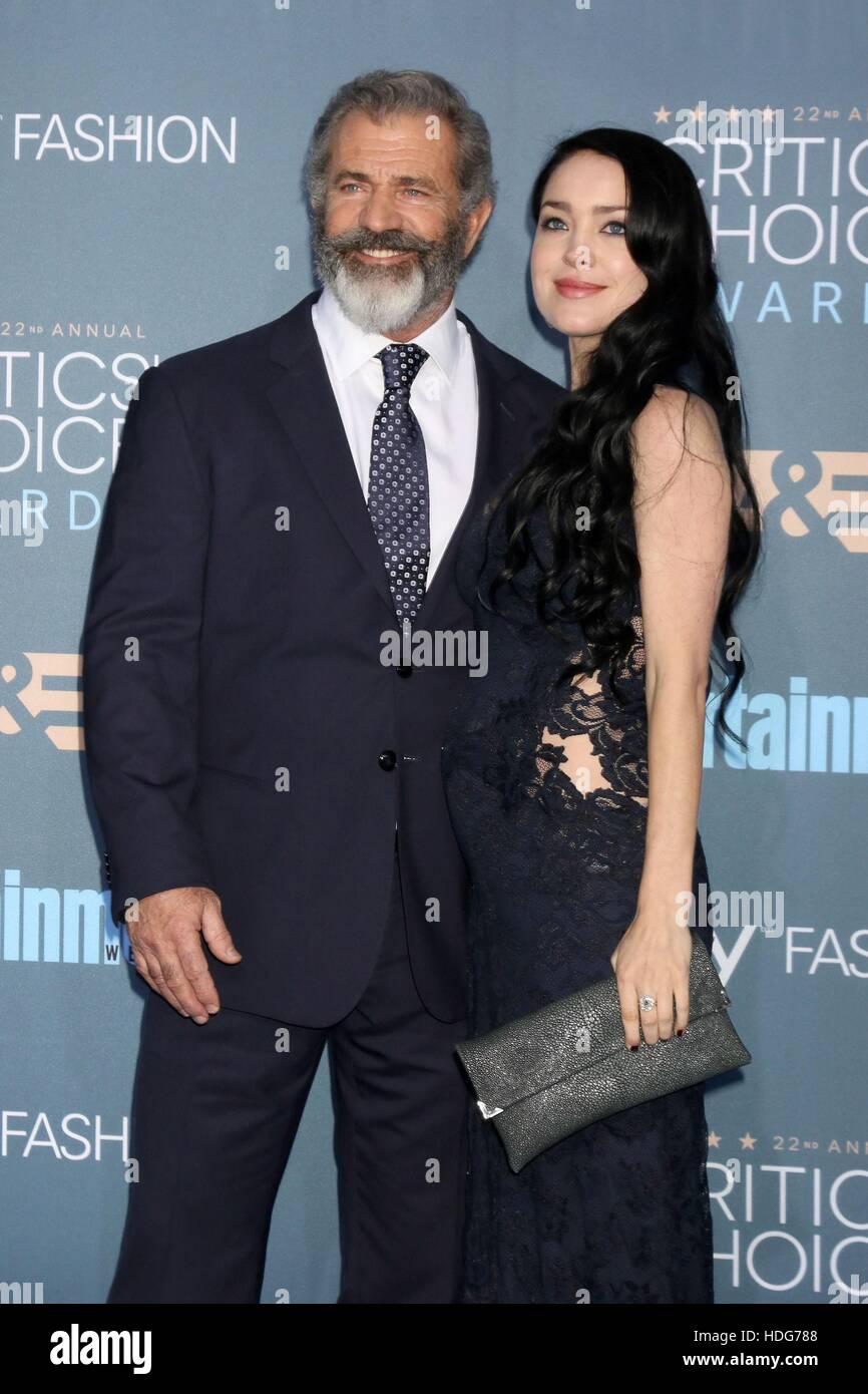 Santa Monica, CA. 11th Dec, 2016. Mel GIbson, Rosalind Ross at arrivals ...