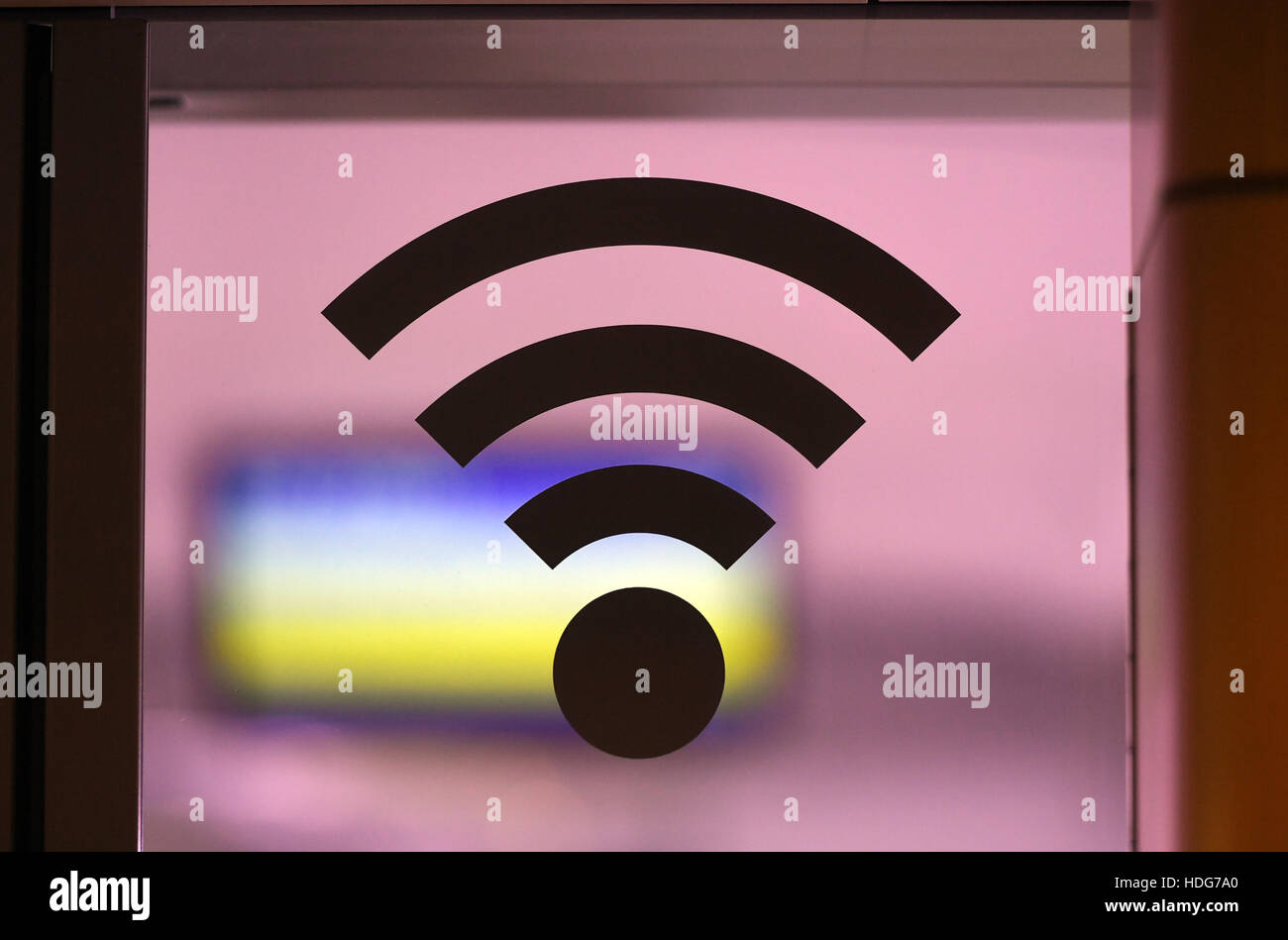 Berlin, Germany. 26th Nov, 2016. The wifi Symbol can be seen on the ...