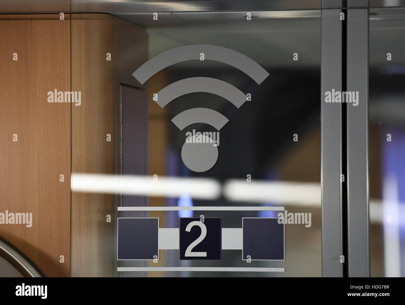 Berlin, Germany. 26th Nov, 2016. The wifi Symbol can be seen on the ...