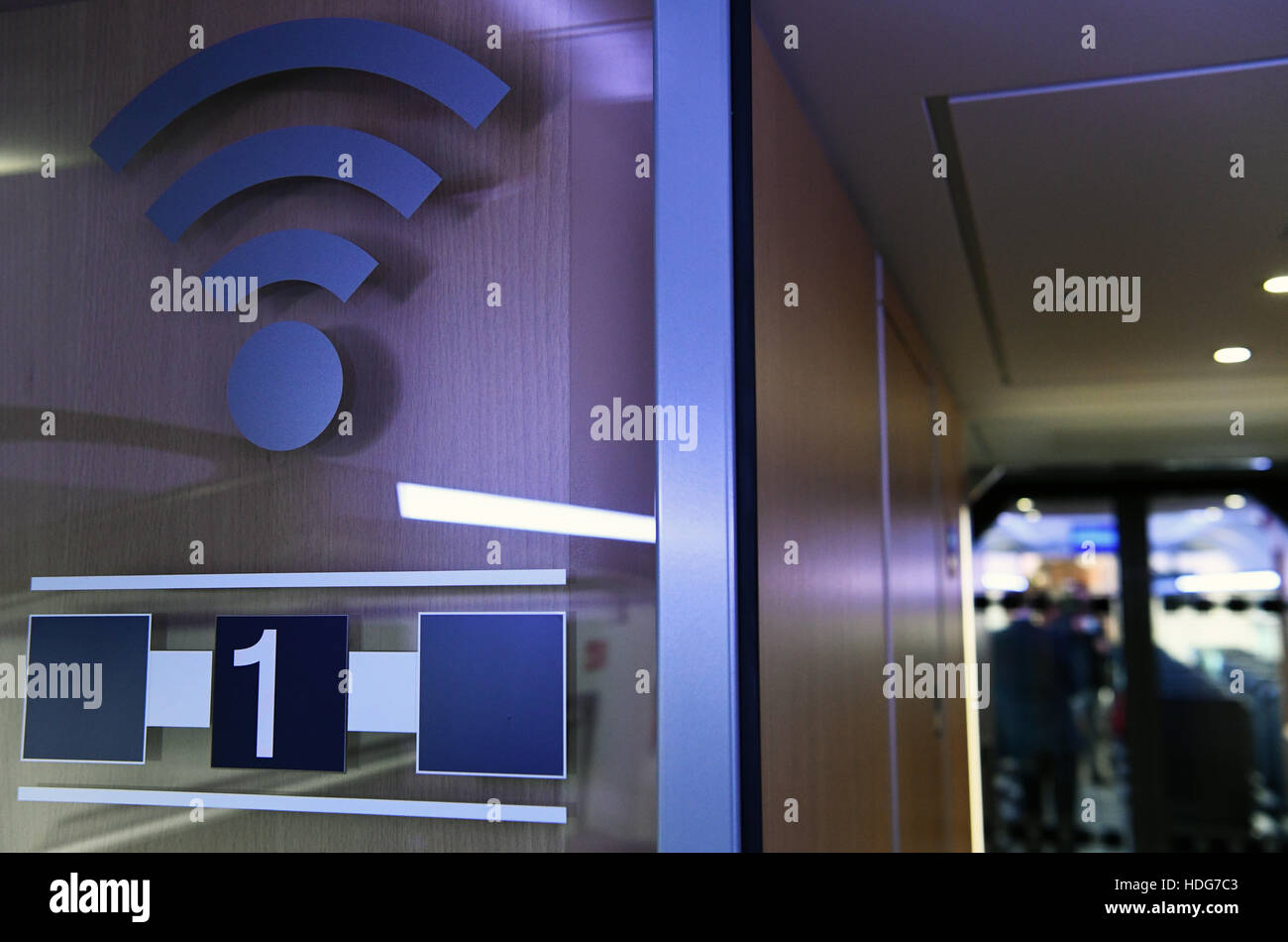 Berlin, Germany. 26th Nov, 2016. The wifi Symbol can be seen on the ...