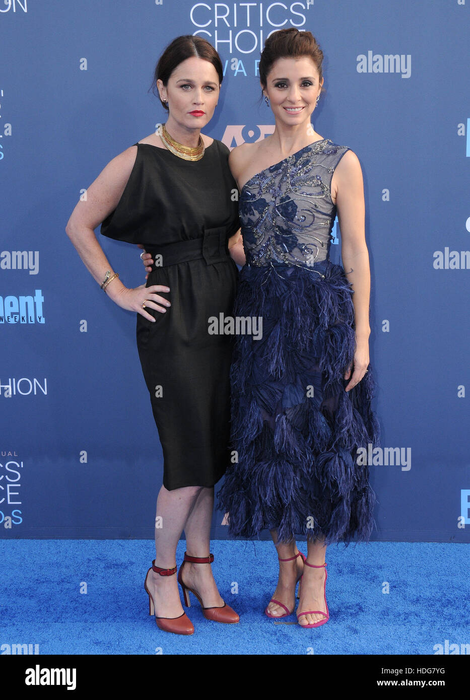 Robin tunney and shiri appleby hi-res stock photography and images - Alamy