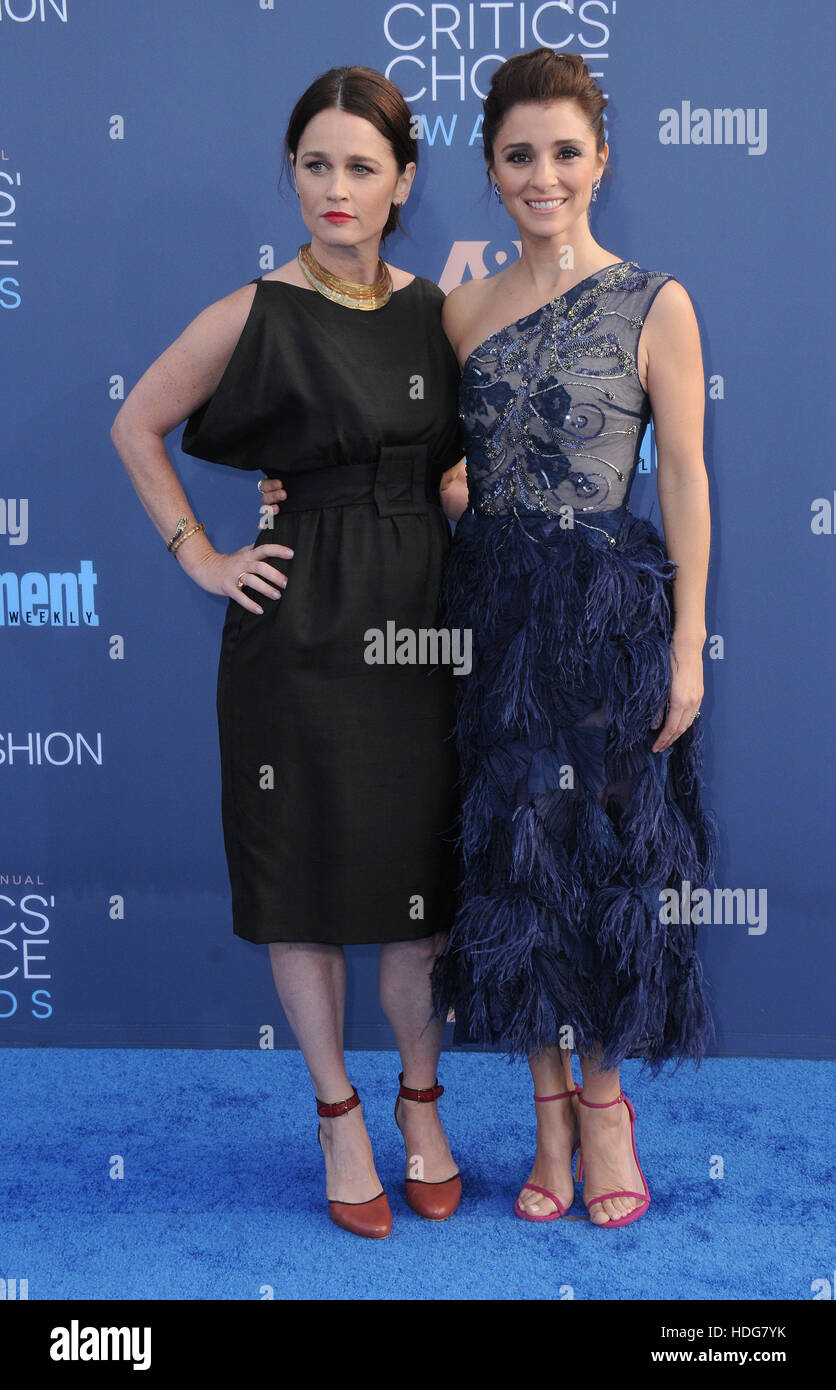 Robin tunney and shiri appleby hi-res stock photography and images - Alamy