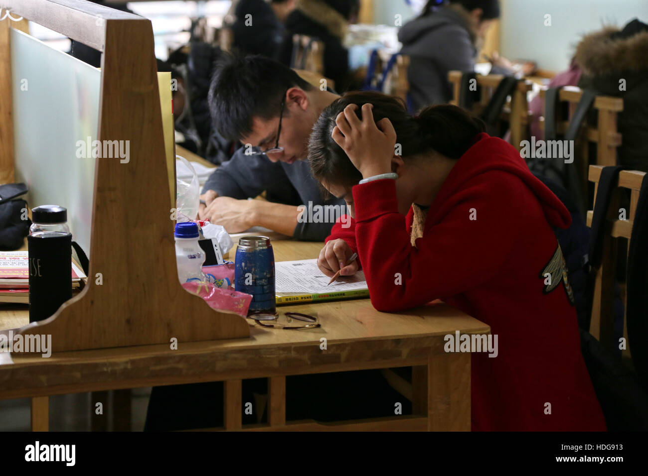 Zhengzhou, Zhengzhou, China. 5th Dec, 2016. Zhengzhou, CHINA-December 5 ...
