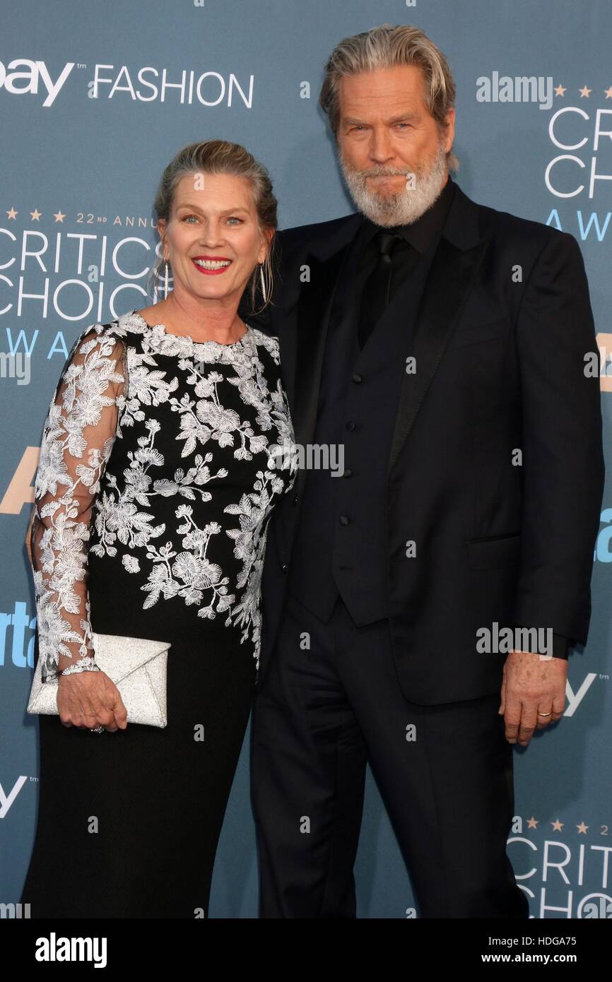 Santa Monica, California, USA. 11th Dec, 2016. Susan Bridges, Jeff ...