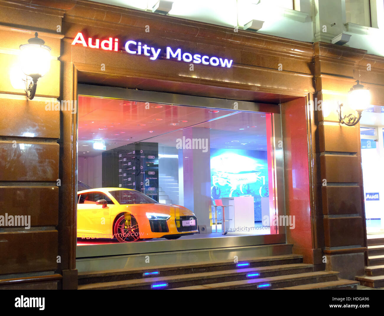 Audi showroom hi-res stock photography and images - Alamy