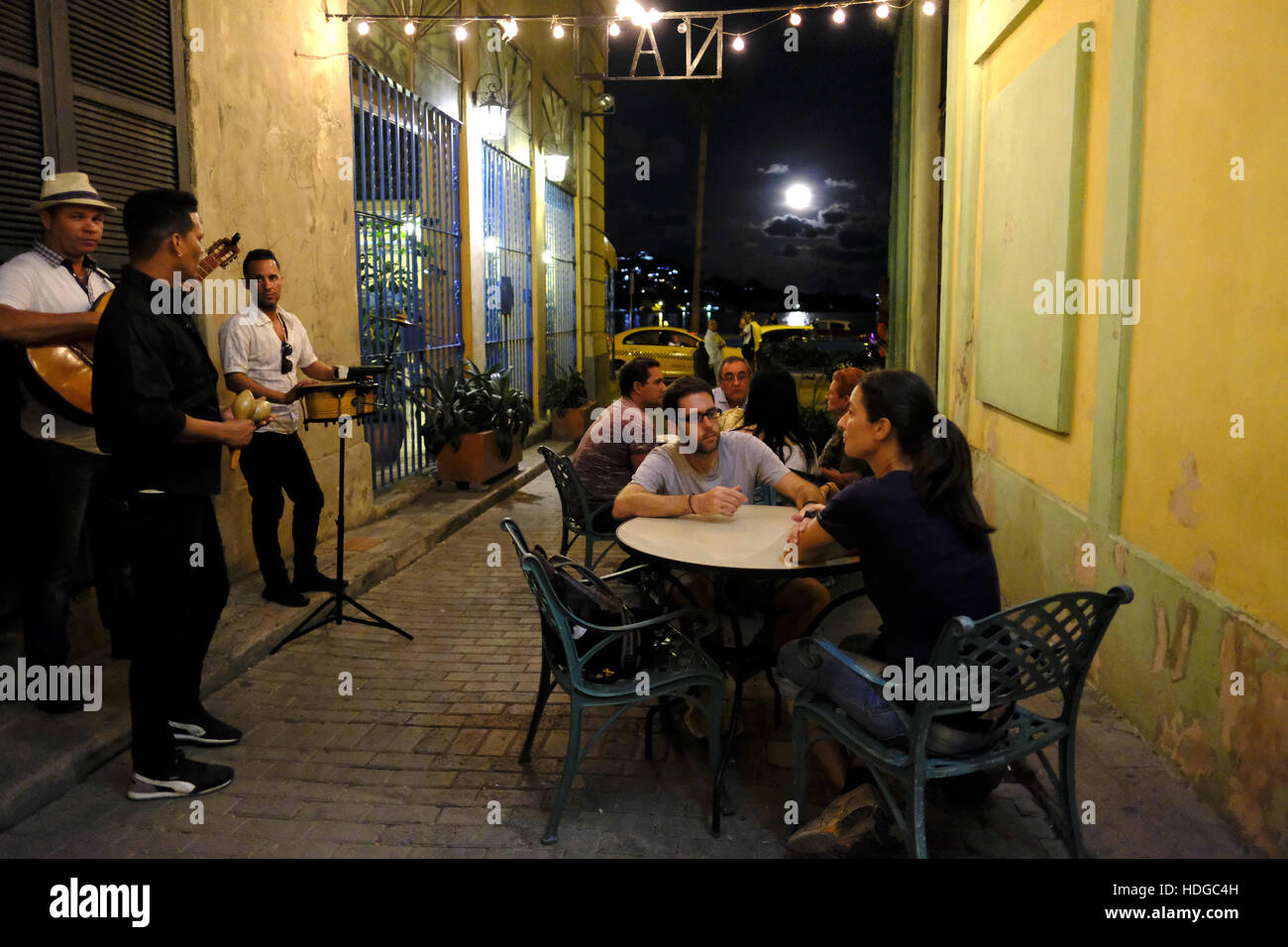 Cuba Full Moon in Havana. 14th Nov, 2016. Couple at Local Restaurant ...
