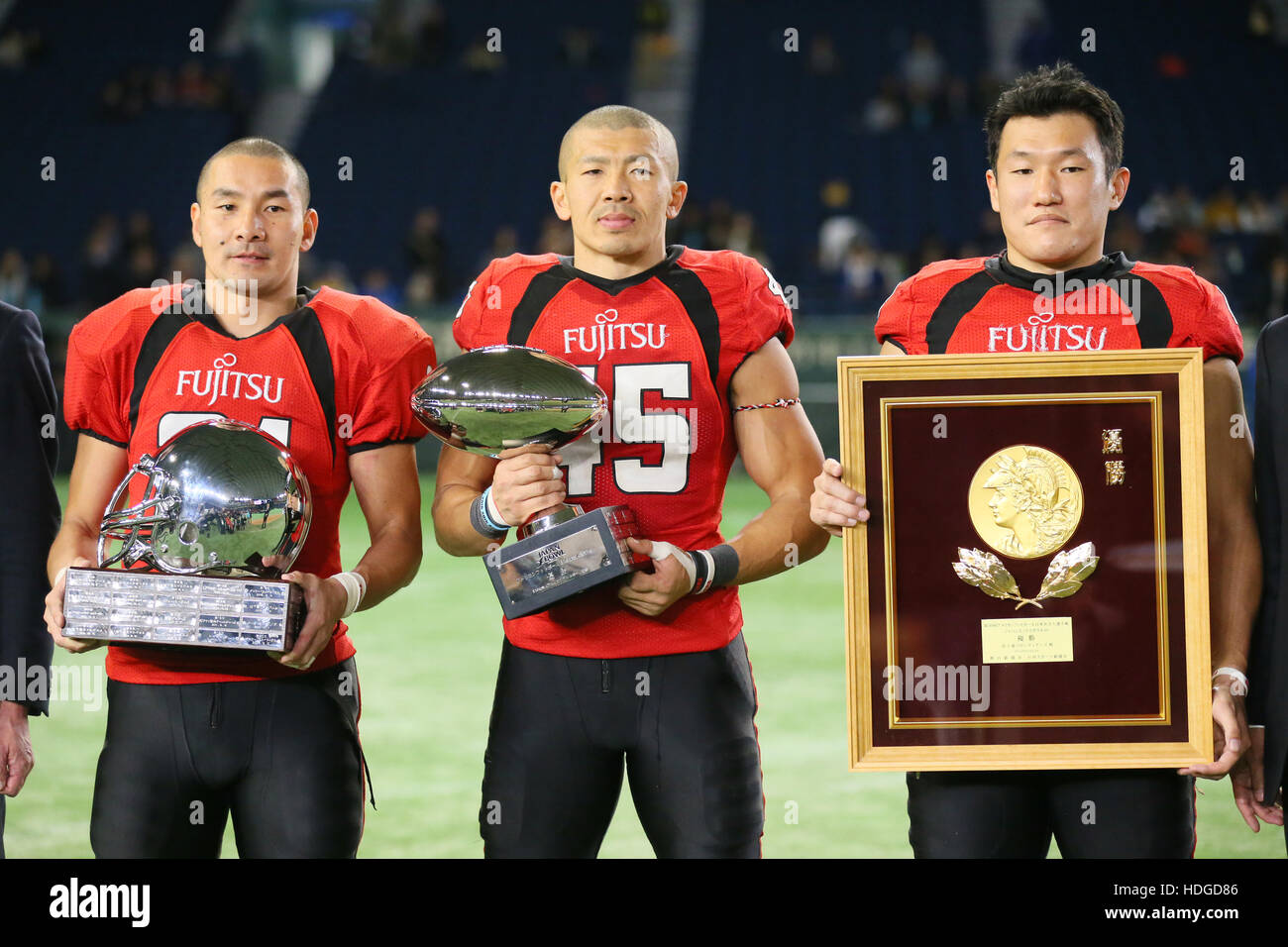 Tokyo Dome, Tokyo, Japan. 12th Dec, 2016. Fujitsu Frontiers team group ...