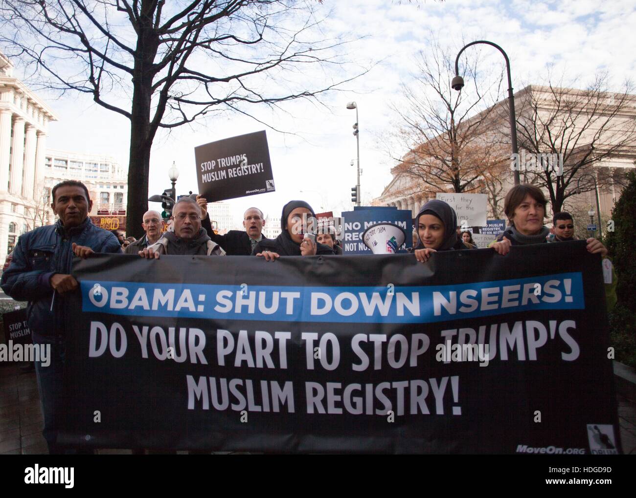 Washington DC, USA. 12th Dec, 2016. Thousands of American Muslims and ...