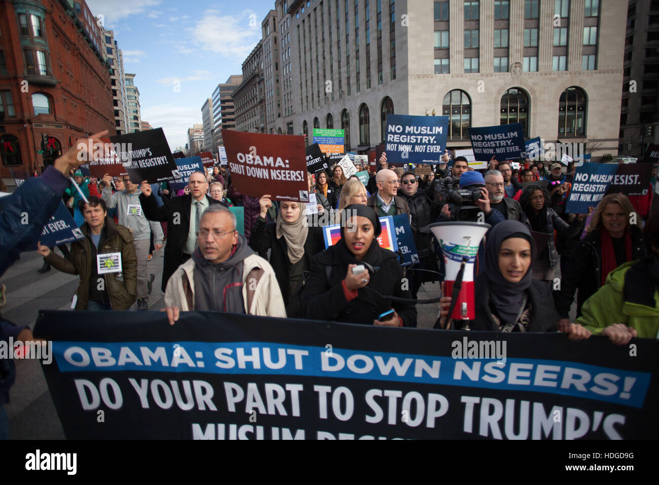Washington DC, USA. 12th Dec, 2016. Thousands of American Muslims and ...