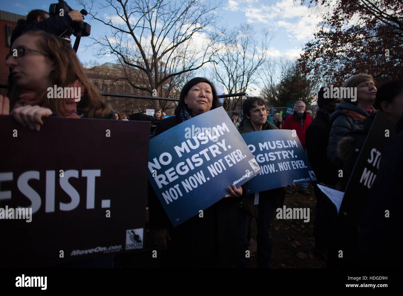Washington DC, USA. 12th Dec, 2016. Thousands of American Muslims and ...