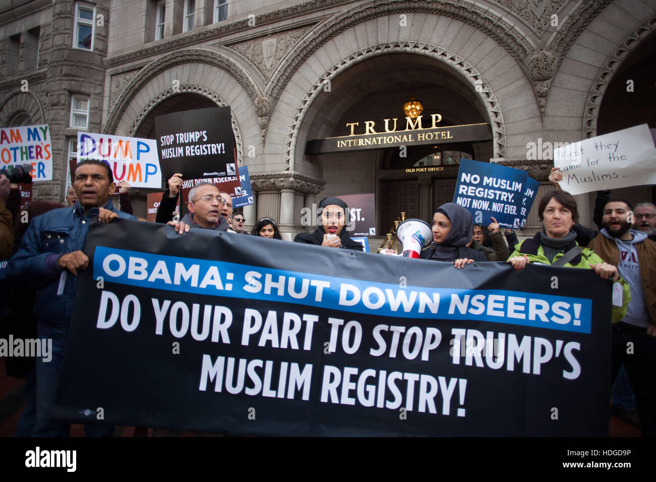 Washington DC, USA. 12th Dec, 2016. Thousands of American Muslims and ...