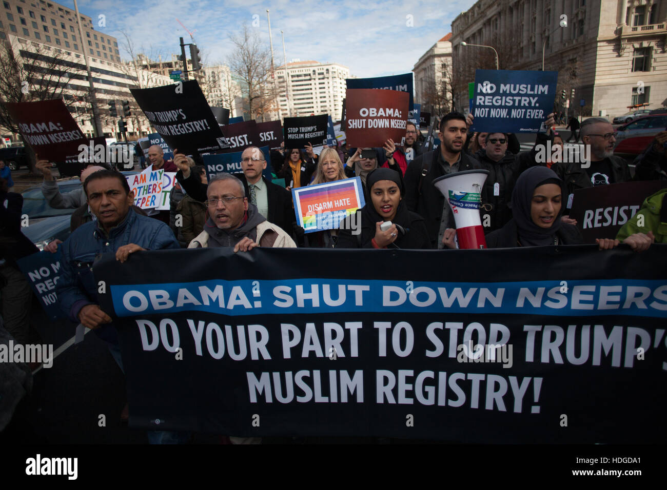 Washington DC, USA. 12th Dec, 2016. Thousands of American Muslims and ...