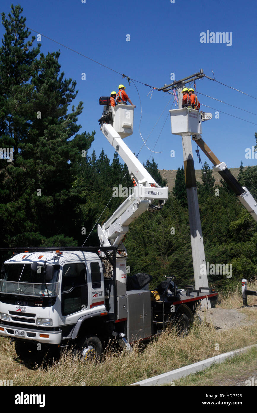 Powerline utility hi-res stock photography and images - Alamy