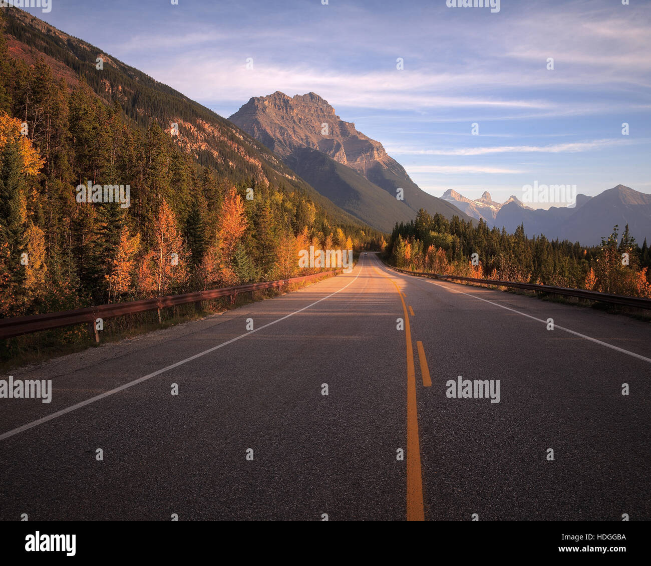 Icefields parkway, alberta autumn hi-res stock photography and images ...