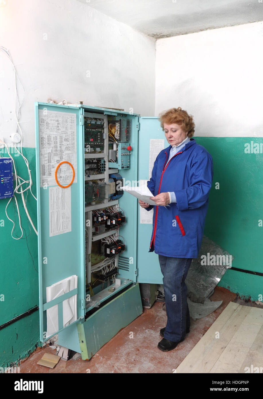 Elevator engine room hi-res stock photography and images - Alamy