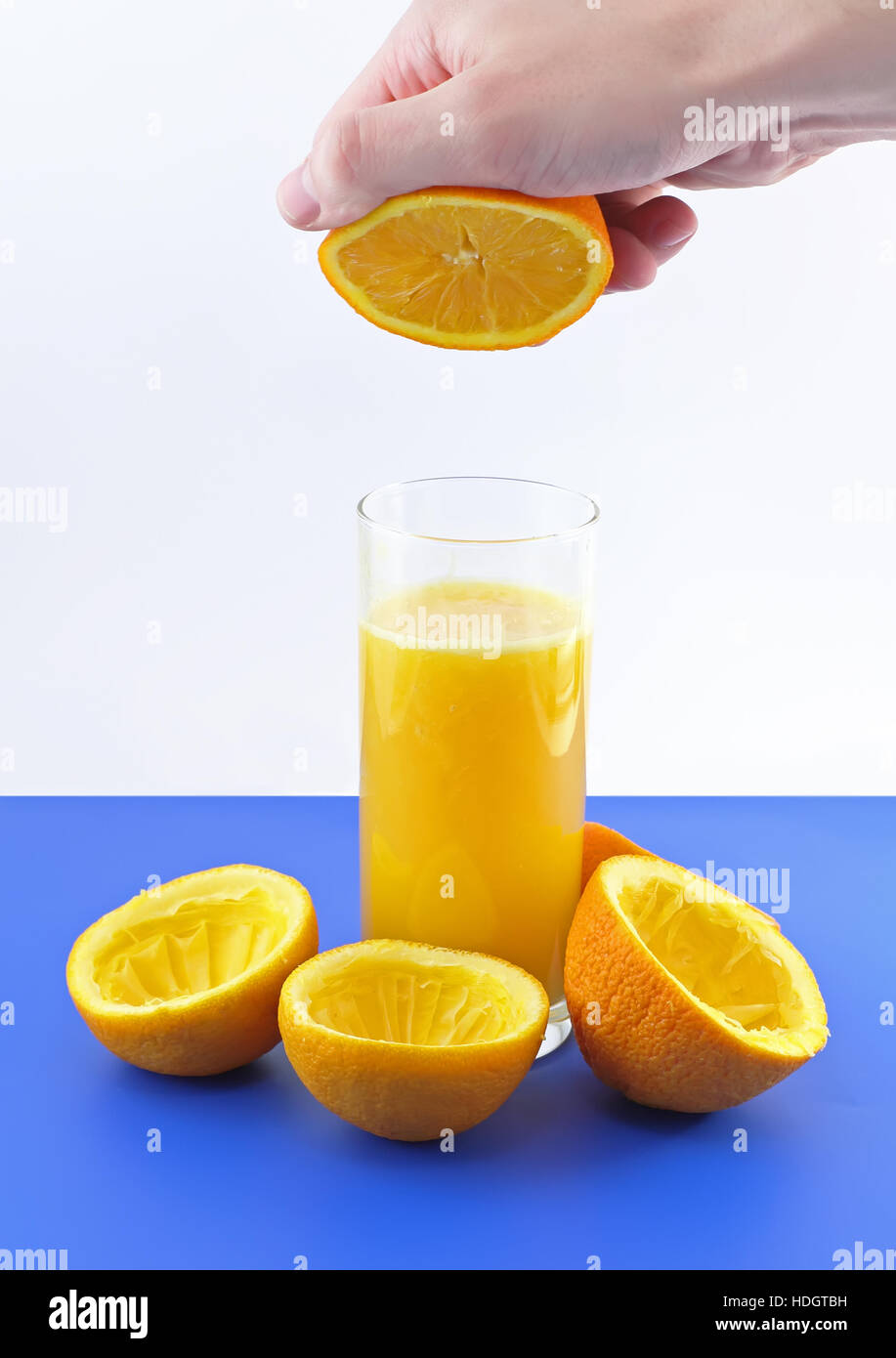 Hand squeeze orange hi-res stock photography and images - Alamy