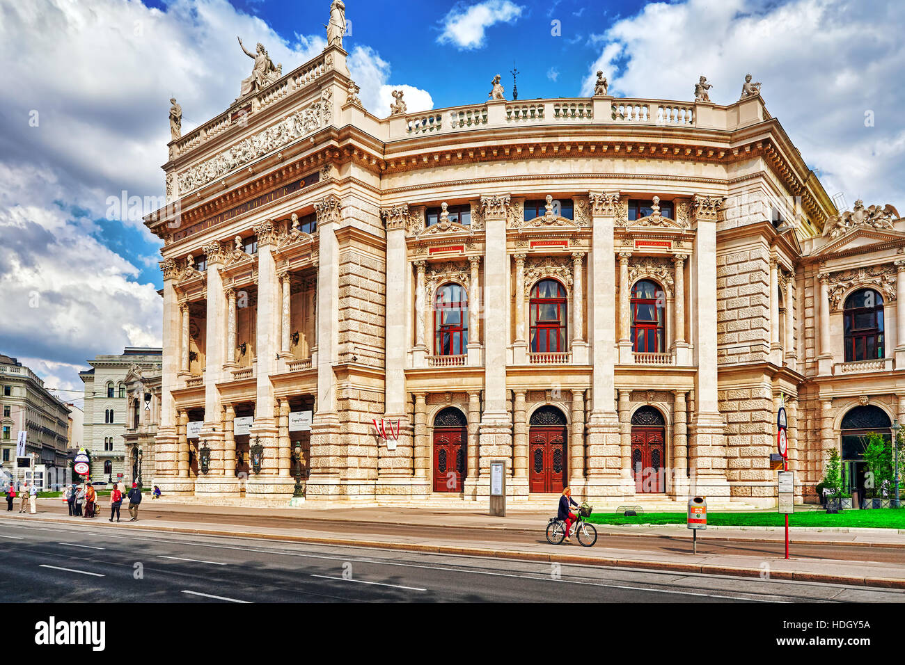 Viennese opera house panorama hi-res stock photography and images - Alamy