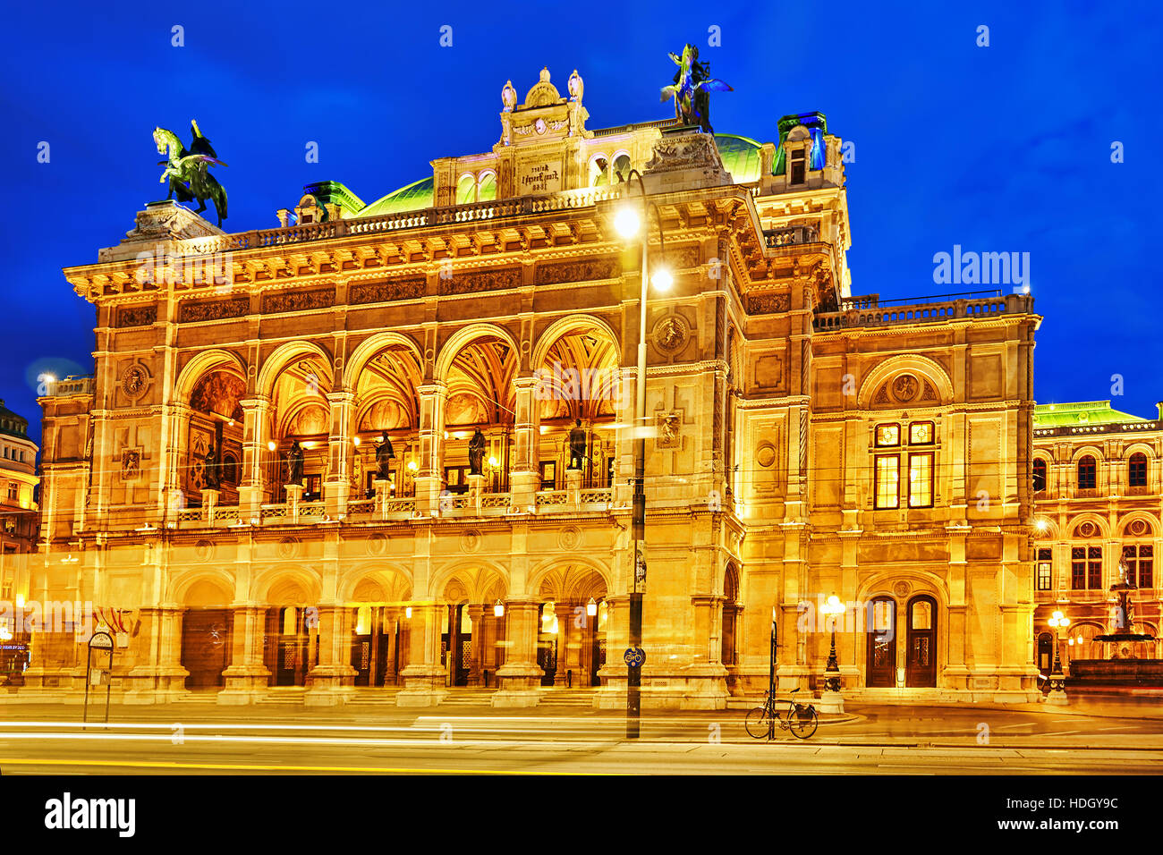 Viennese opera house panorama hi-res stock photography and images - Alamy