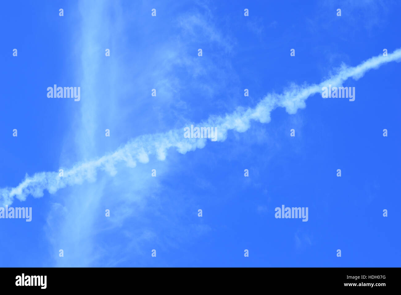 Contrail lines hi-res stock photography and images - Alamy