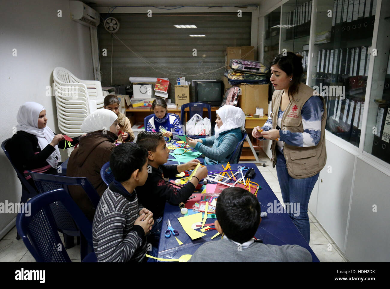 Refugee art therapy hi-res stock photography and images - Alamy
