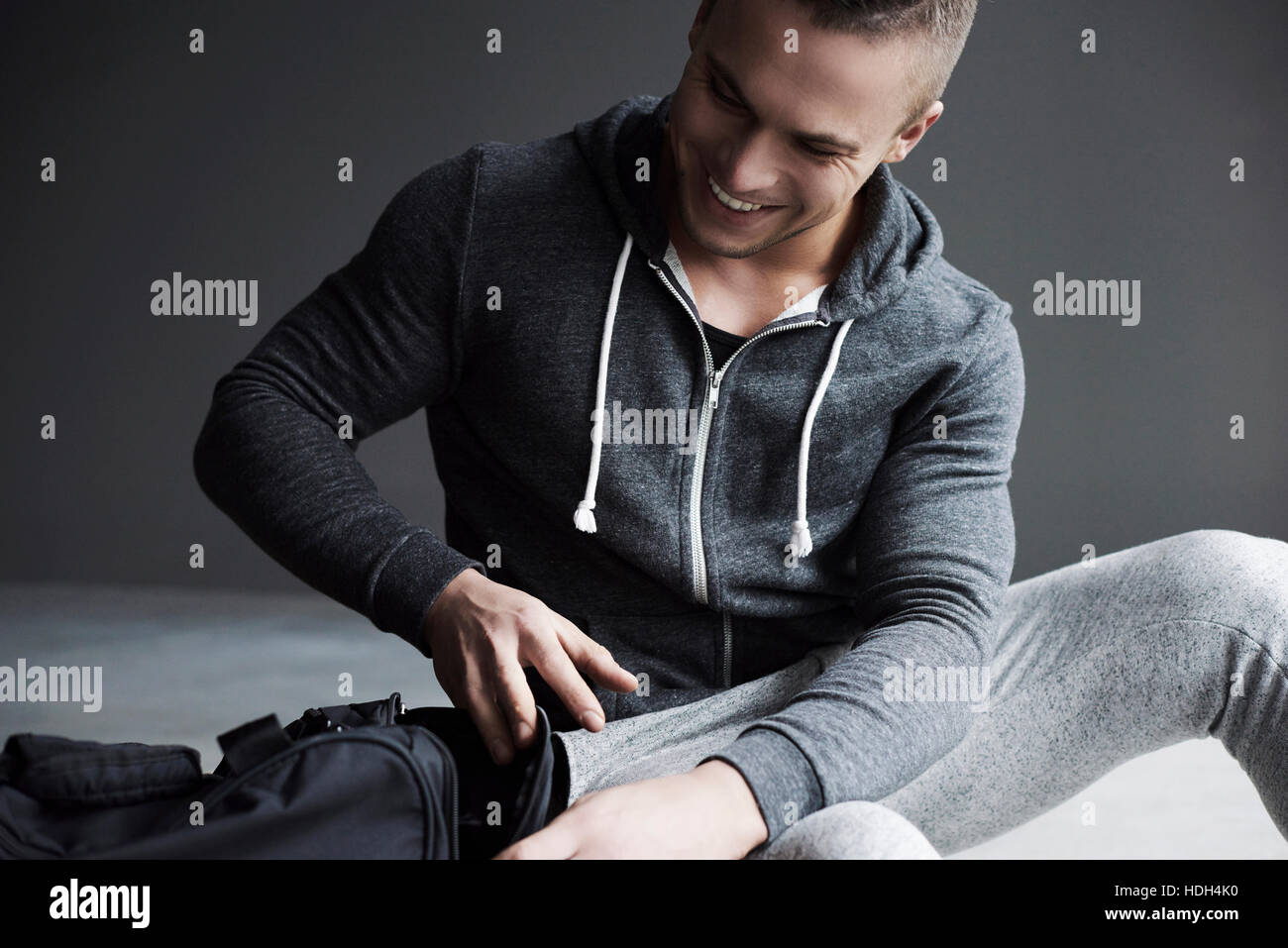 Man packing out before the workout Stock Photo - Alamy