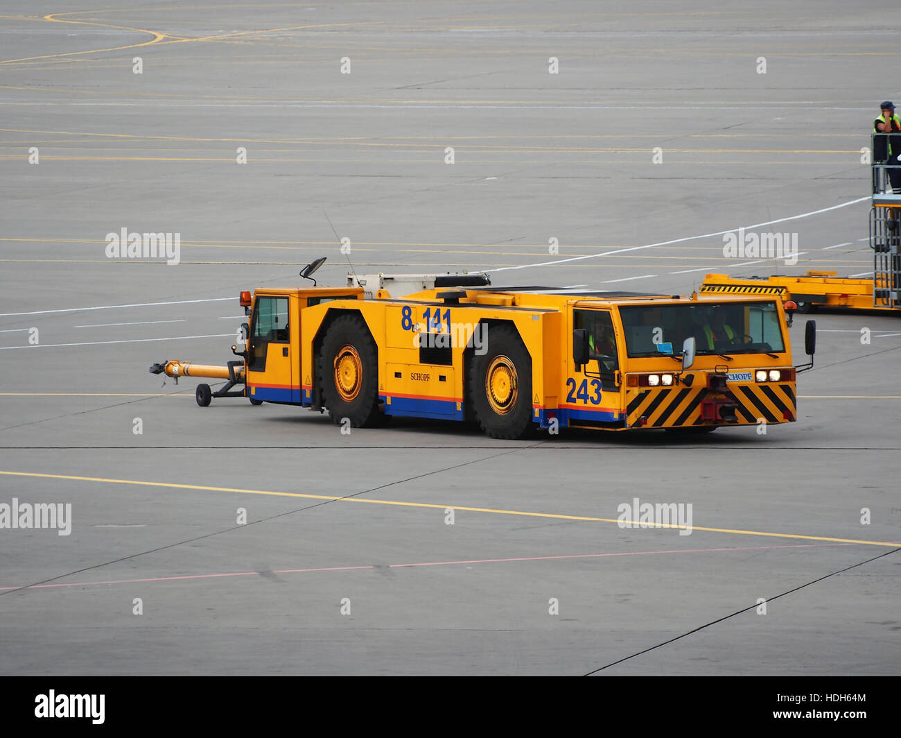 Aircraft ground support equipment hi-res stock photography and images ...