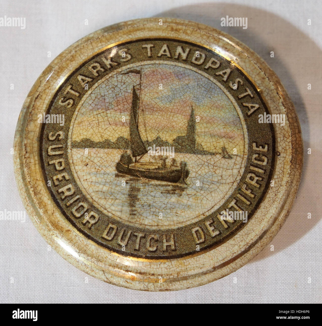 Tandpasta hi-res stock photography and images - Alamy