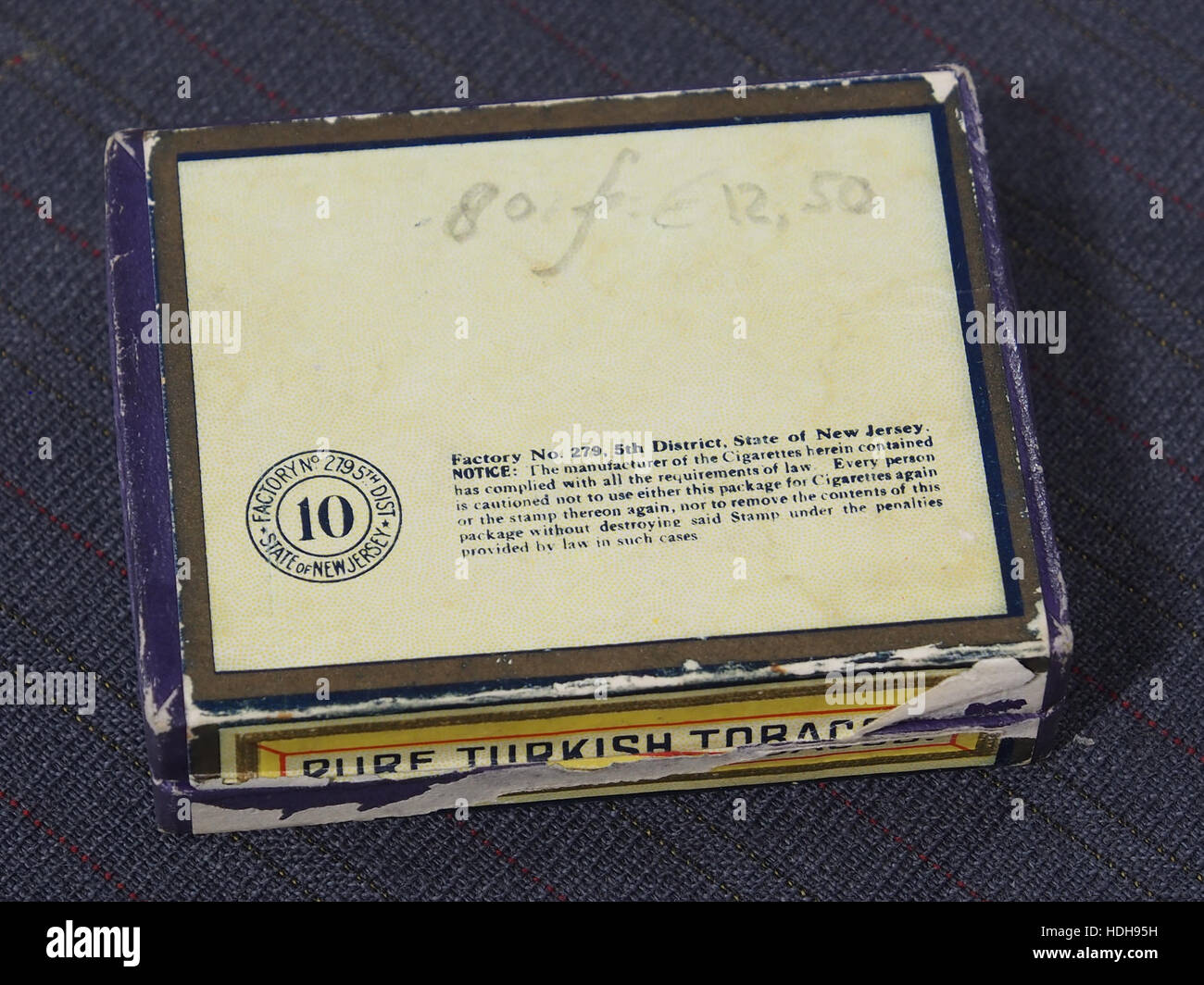 Cigarette advertising 1950's hi-res stock photography and images - Alamy