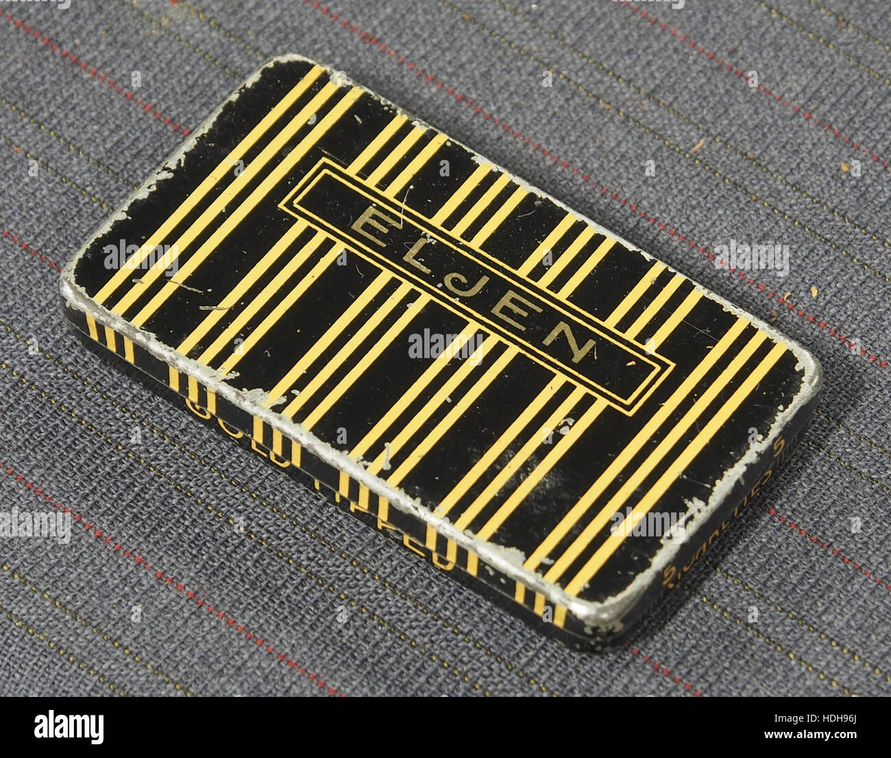 Vintage cigarette box hi-res stock photography and images - Alamy