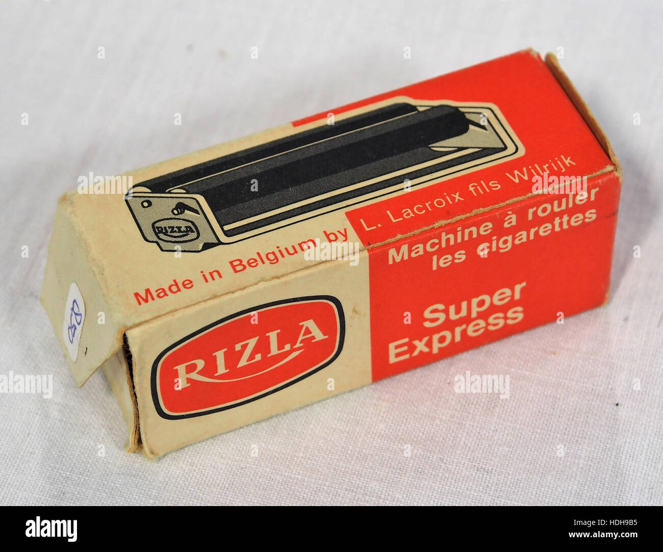Vintage rolling cigarette hi-res stock photography and images - Alamy