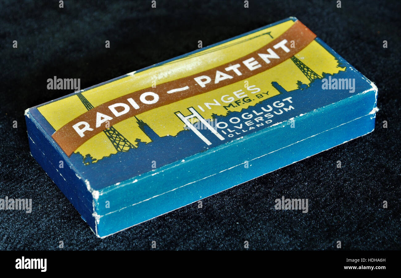 This image showcases a Radio-Patent doosje, a type of vintage container ...