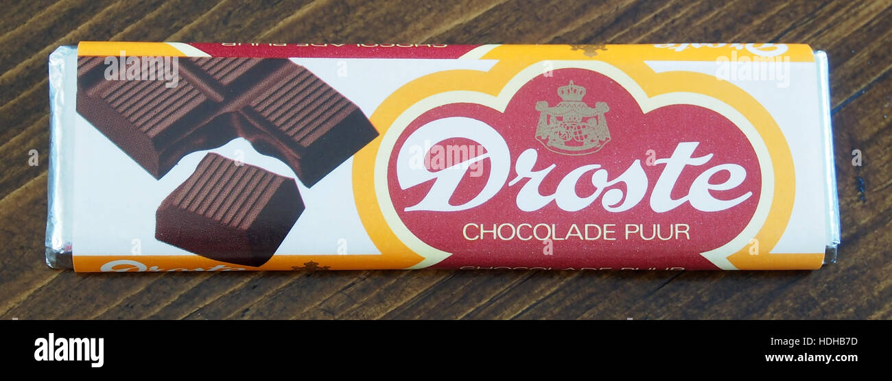 Droste chocolade puur 25gr toonbank reep pic1 Stock Photo - Alamy