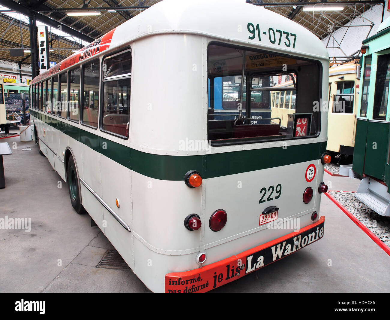 This image depicts the Mercedes 229 on line 25, traveling between LiÃ ...