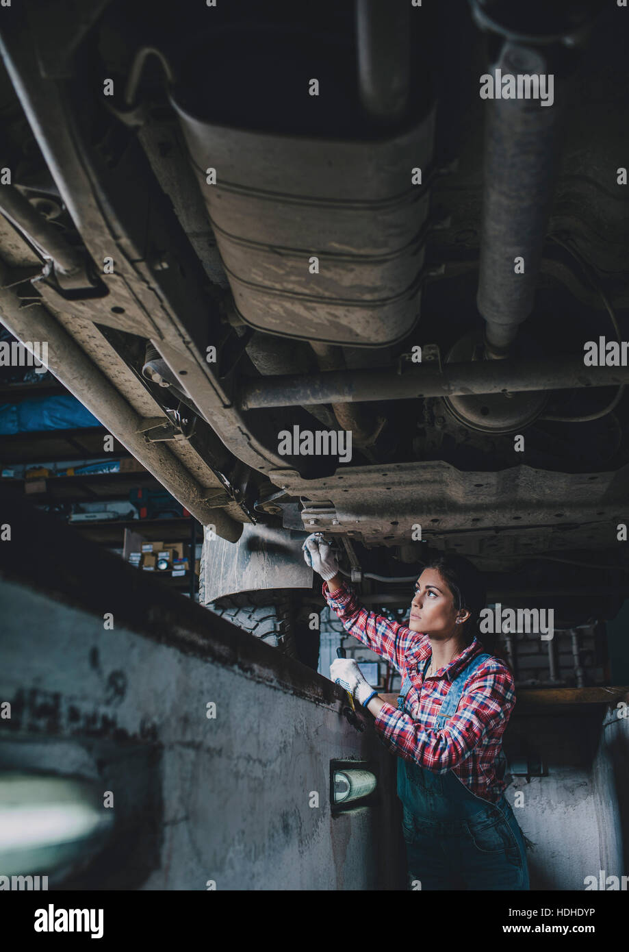 Mechanic workshop car hi-res stock photography and images - Alamy