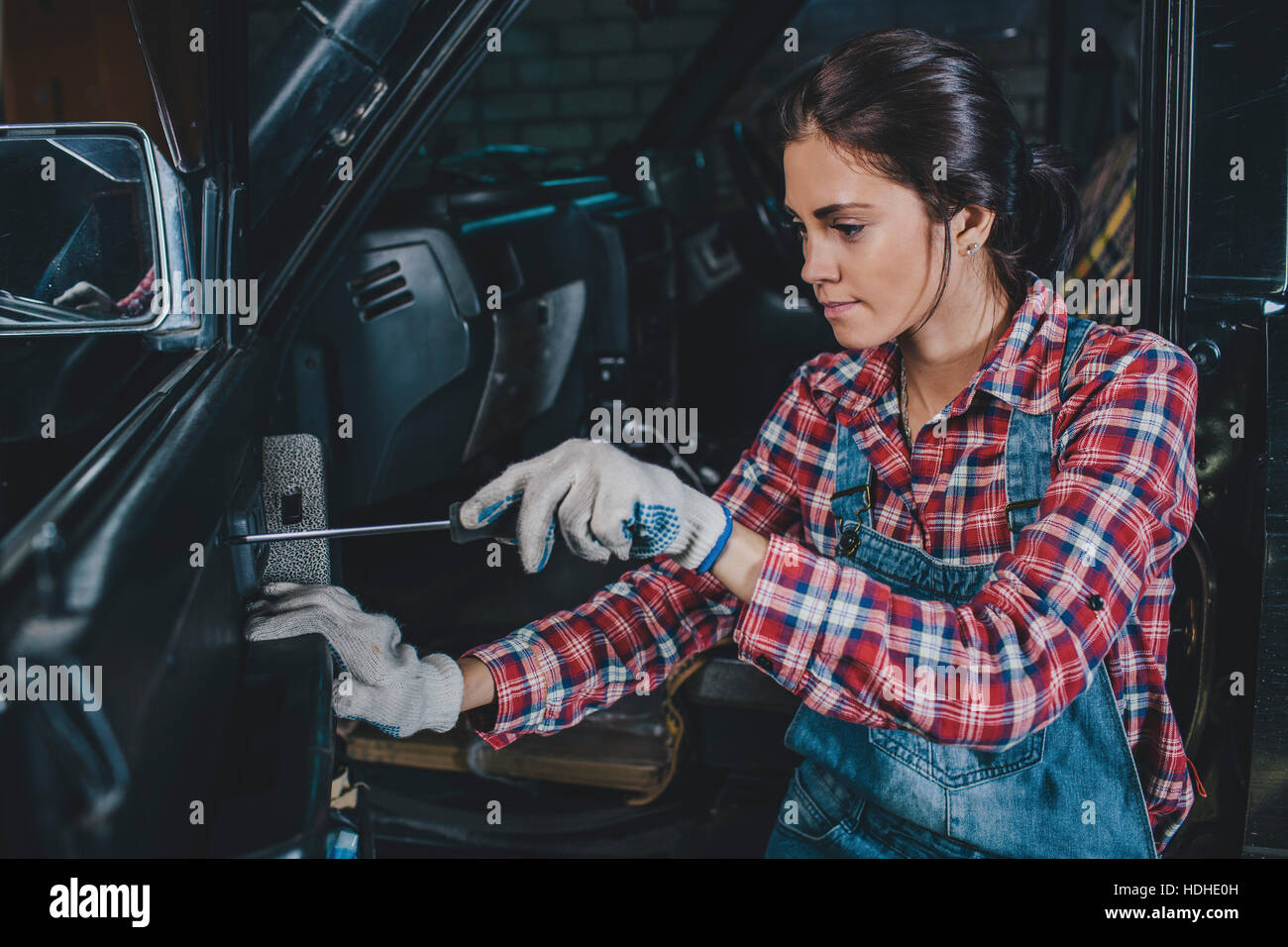 Female mechanic repairing car at workshop Stock Photo - Alamy