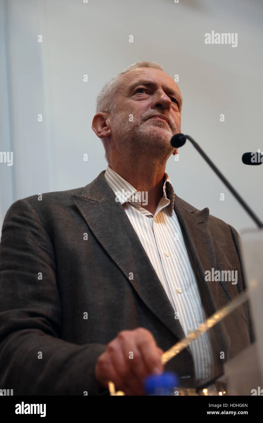 Stamp out racism hi-res stock photography and images - Alamy