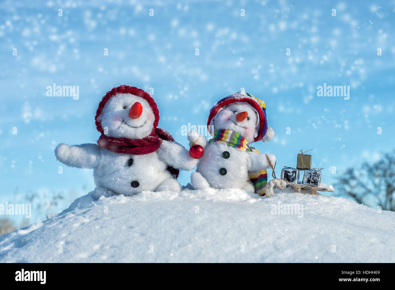 Snowmen couple hi-res stock photography and images - Alamy