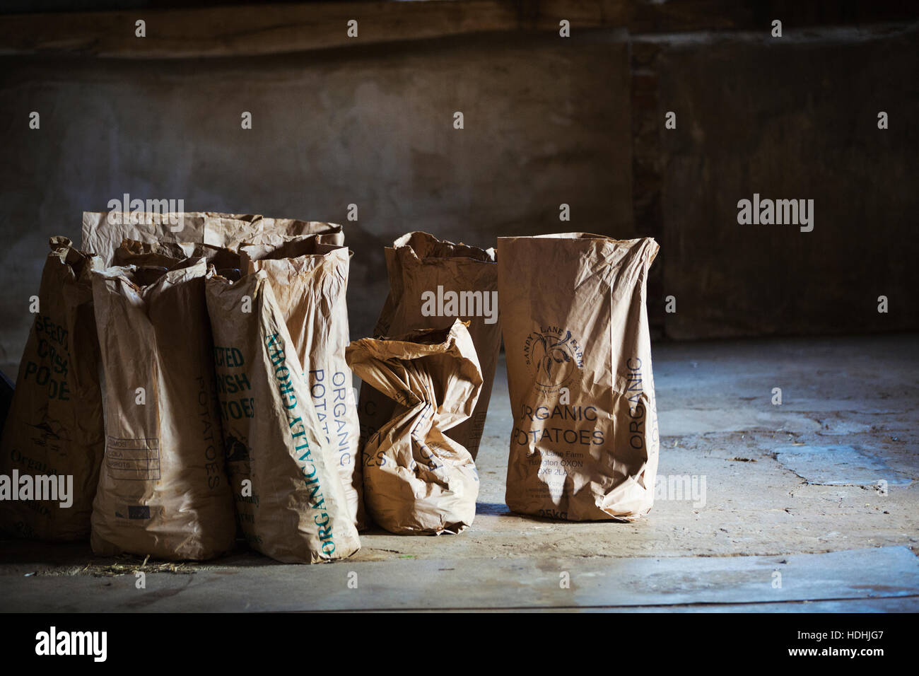 Small potatoes sack hi-res stock photography and images - Alamy
